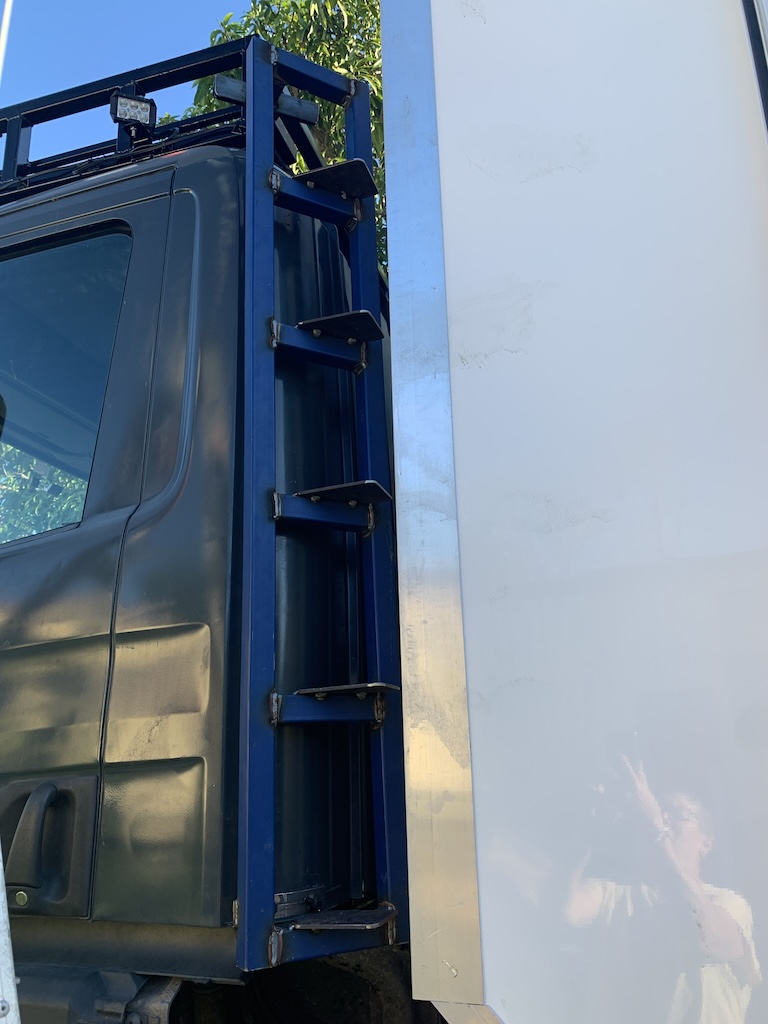 Blog 19 - Awning and Winch on - De Mazing Adventures